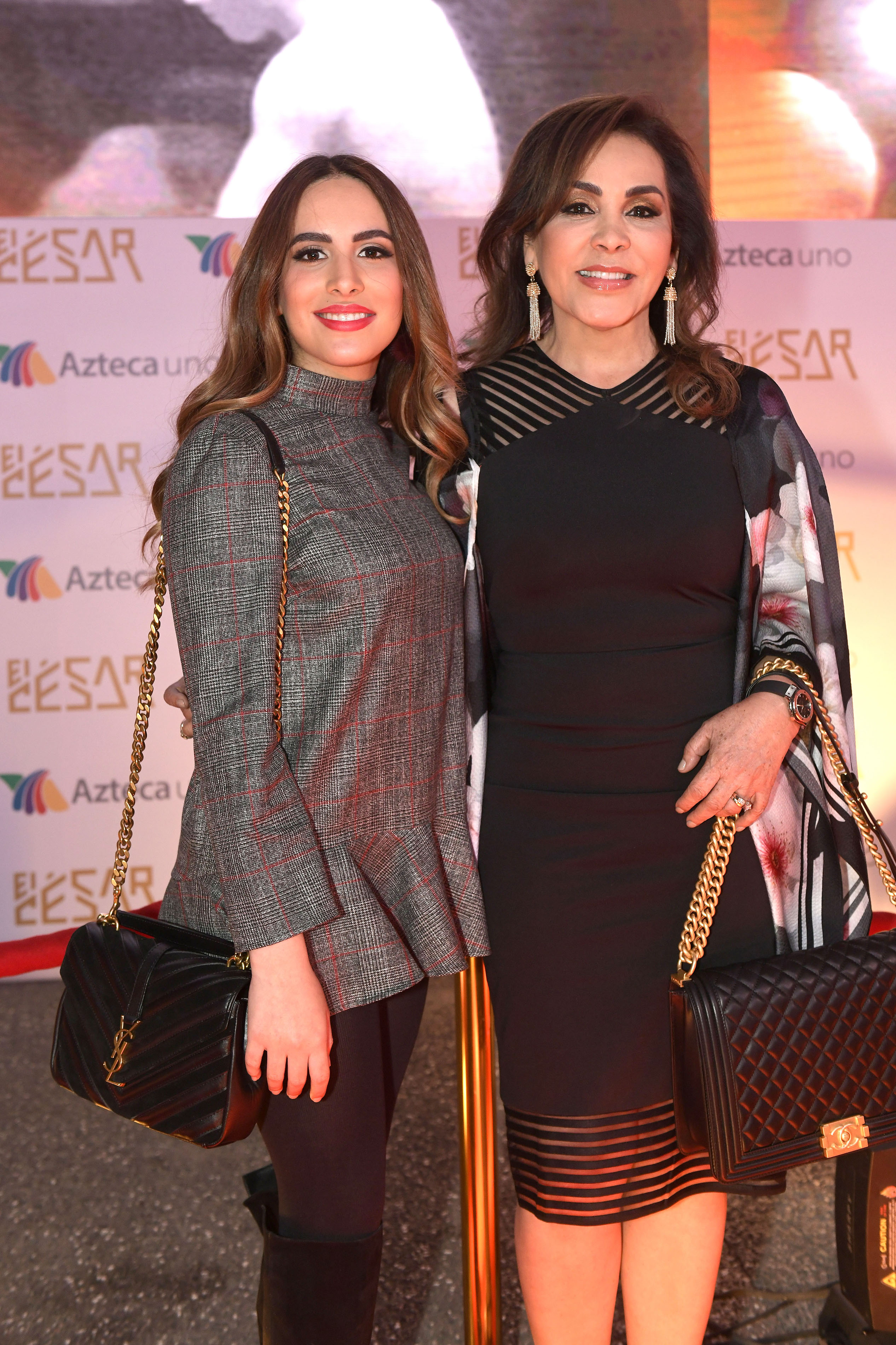 Nicole Chávez (Hija JC) y Myriam Escobar (Esposa JC ) | TVMAS Magazine